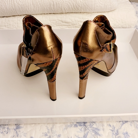 Dereon | Shoes | Dereon Platform Bootie Heels Beyonce Obsessed Bronze ...
